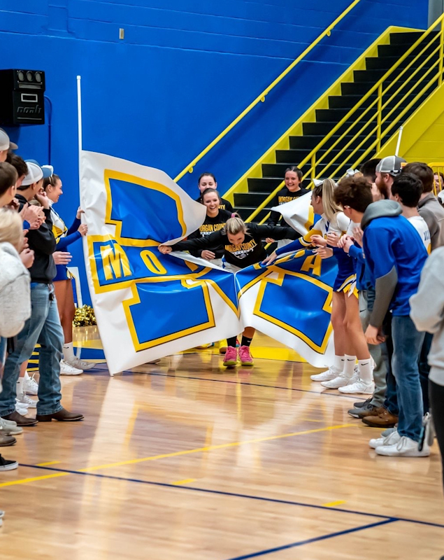 Breakthrough Banners – Mighty Cheer Signs!